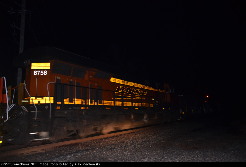 BNSF 6758